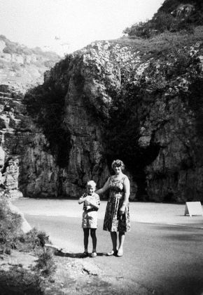__COUNT__ ADRIAN TARGETT WHO TRACED HIS ANCESTRY BACK TO THE CAVEMEN ...