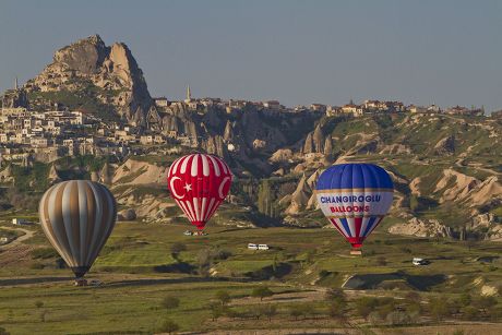 36 Balloons moored Stock Pictures, Editorial Images and Stock Photos ...