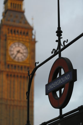 75 London metro logo Stock Pictures, Editorial Images and Stock Photos ...