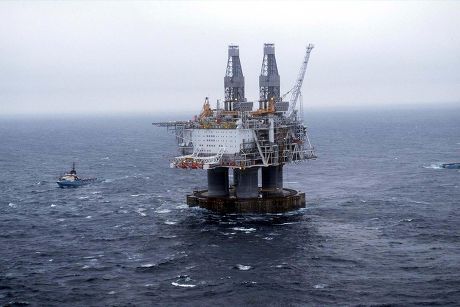 HIBERNIA OIL PLATFORM BEING TOWED IN TO POSITION OFF THE COAST OF ...