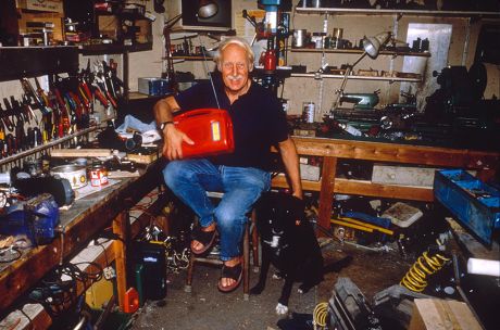 inventor trevor baylis dies aged 80 Stock Photos (Exclusive) | Shutterstock