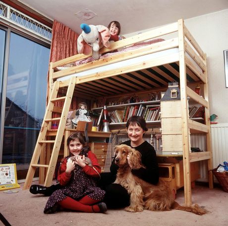 JANINE DUVITSKI WITH FAMILY AT HOME - 1997 Stock Pictures, Editorial ...
