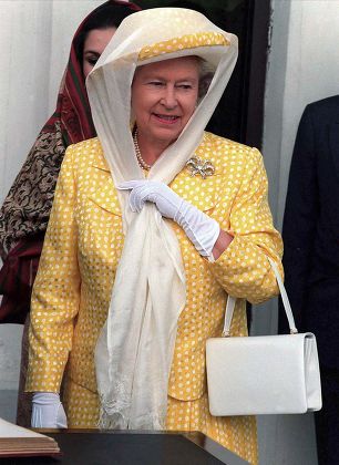 QUEEN ELIZABETH II TOUR OF PAKISTAN - 1997 Stock Pictures, Editorial ...