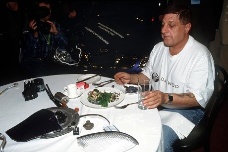 imágenes de MICHAEL LOTITO EATING A CAR AT THE LONDON MOTOR SHOW - 1997 ...