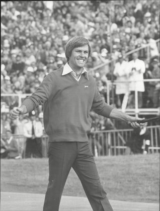 7 Golfers play strokes Stock Pictures, Editorial Images and Stock ...