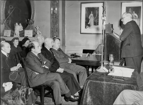 LORD TOMAS HORDER KINGS PHYSICIAN GIVING Editorial Stock Photo - Stock ...