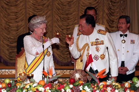 Queen Elizabeth Ii Yang Di Pertuan - Foto de stock de contenido ...