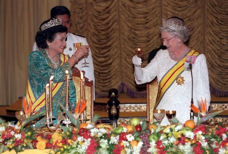 Queen Elizabeth Ii Yang Di Pertuan Editorial Stock Photo - Stock Image ...