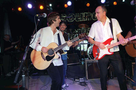 PETE TOWNSHEND AND NOEL GALLAGHER PLAYING TOGETHER AT SOUND REPUBLIC ...