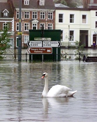 RIVER SEVERN FLOODS DUE TO HEAVY RAINS, BRITAIN - 1998 Stock Pictures ...