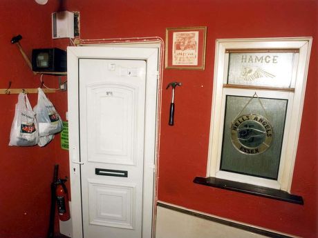 Inside House Where Hells Angel Armory - Foto de stock de contenido ...