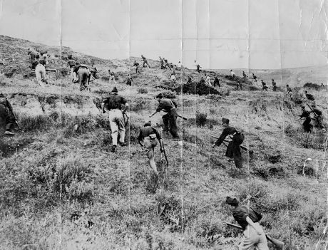 Rebel Nationalist Soldiers Pictured Advancing Through Editorial Stock ...