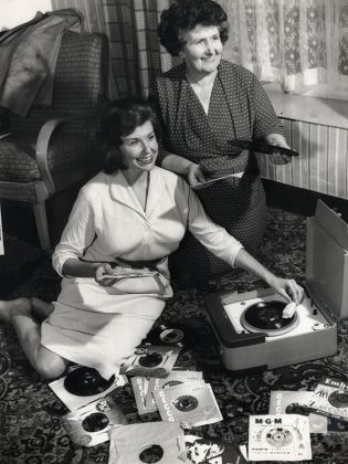 Shirley Evans Accordionist Who Sang Beatles Editorial Stock Photo ...