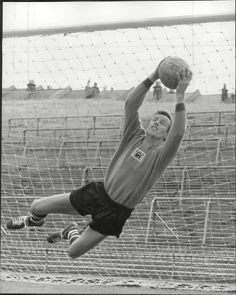 51 Sixties footballer soccer Stock Pictures, Editorial Images and Stock ...