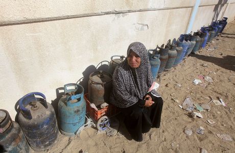 Palestinian Woman Queues Fill Cooking Gas Editorial Stock Photo - Stock ...