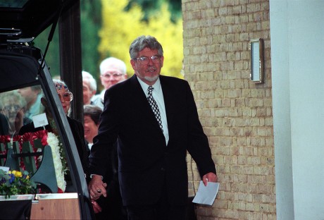 10 Tv presenter ernie wise funeral britain Stock Pictures, Editorial ...