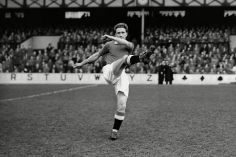 Derek Saunders Chelsea 195556 Everton V Editorial Stock Photo - Stock Image | Shutterstock