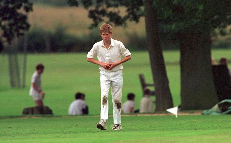 __COUNT__ PRINCE HARRY PLAYING CRICKET FOR LUDGROVE, BRITAIN - 1999 ...