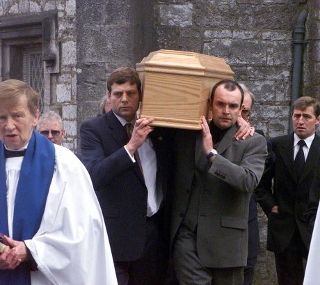 __COUNT__ OLIVER REED FUNERAL, IRELAND - 1999 Stockbilder ...