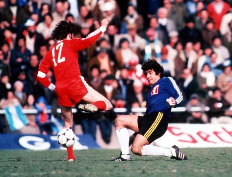 Ramon Quiroga Peru Goalkeeper Tackles Poland Editorial Stock Photo ...