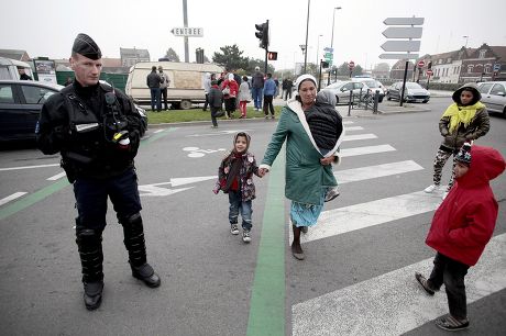 People Roma Community Leave Makeshift Camp Editorial Stock Photo ...
