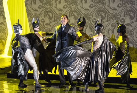 86 Fledermaus Stock Pictures, Editorial Images and Stock Photos ...