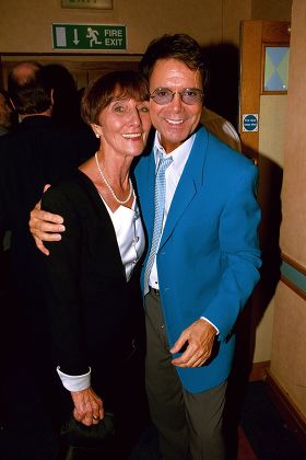 Cliff Richard Una Stubbs Audience Cliff Editorial Stock Photo - Stock ...