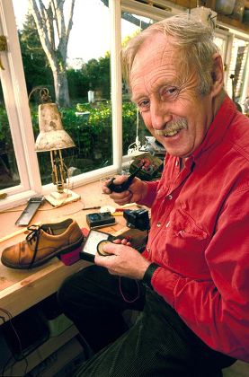 inventor trevor baylis dies aged 80 Stock Photos (Exclusive) | Shutterstock