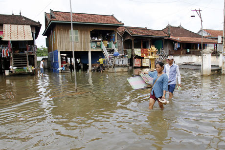 People Wade Across Floodwaters Kandal Province Editorial Stock Photo ...