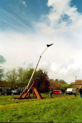 TREBUCHET CATAPULT MAN DANGEROUS SPORTS CLUB STUNT IN BRIDGWATER ...