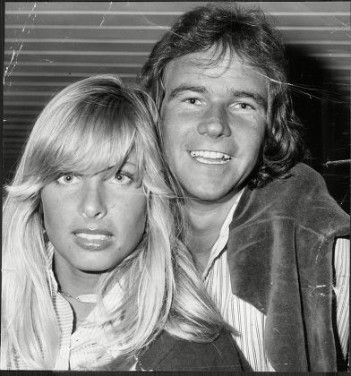 fotos de Motorcycle Racer Barry Sheene Girlfriend Later - Foto de stock ...