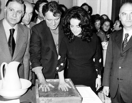 Richard Burton Elizabeth Taylor 1970 Hand Editorial Stock Photo - Stock ...