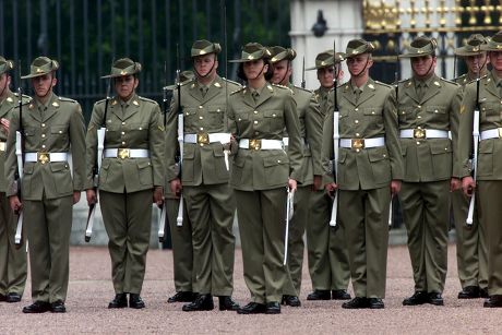 __COUNT__ CHANGING OF THE GUARDS AT BUCKINGHAM PALACE-AUSTRALIAN GUARDS ...