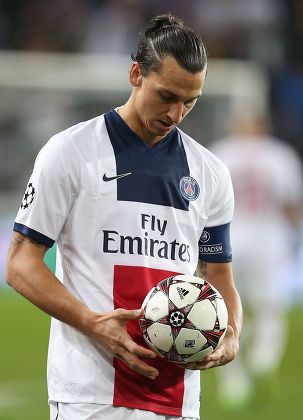 Zlatan Ibrahimovic Paris Saintgermain Looks Match Editorial Stock Photo ...