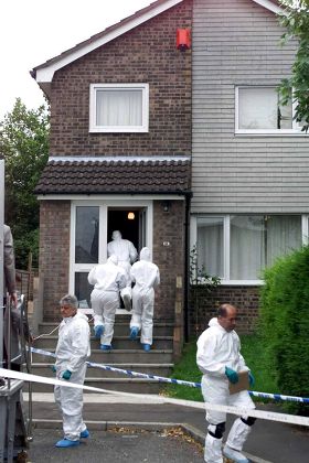 Mochrie Family Murdersbarrywalespolice Entering House Rutland Editorial ...