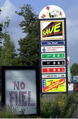73 Petrol crisis 2000 Stock Pictures, Editorial Images and Stock Photos ...