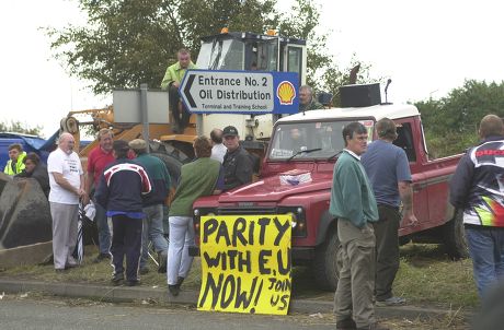 73 Petrol crisis 2000 Stock Pictures, Editorial Images and Stock Photos ...