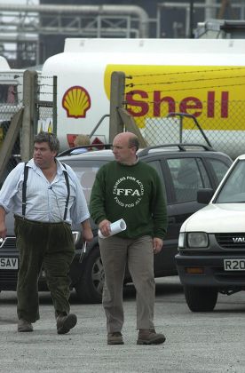 73 Petrol crisis 2000 Stock Pictures, Editorial Images and Stock Photos ...