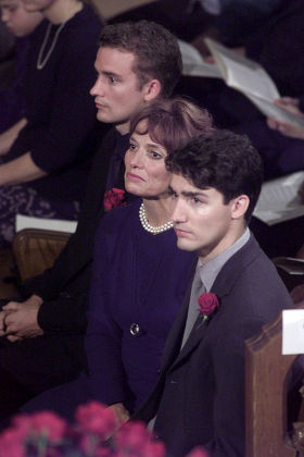 Trudeau family : Sacha Trudeau and Justin Trudeau (sons) Trudeau's ...