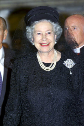 Queen Elizabeth Ii Visiting Sistine Chapel Editorial Stock Photo ...