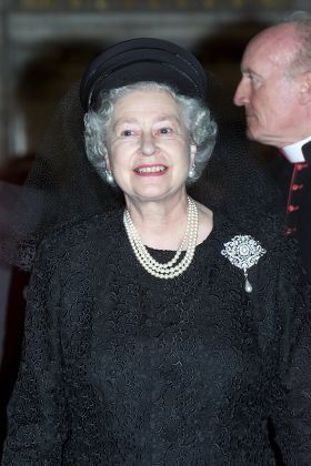 Queen Elizabeth Ii Visiting Sistine Chapel Editorial Stock Photo ...