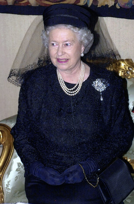 __COUNT__ QUEEN ELIZABETH II WITH POPE JOHN PAUL II AT THE VATICAN ROME ...