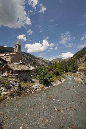Mountain Stream Village Lanslebourgmontcenis Savoie Rhonealpes ...