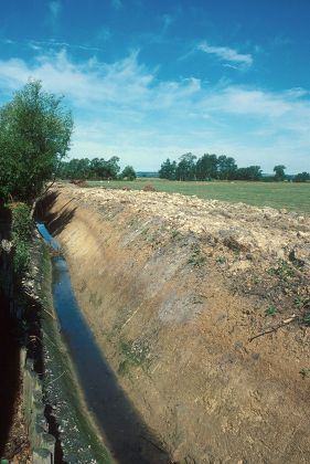 93 Ditch digging Stock Pictures, Editorial Images and Stock Photos ...