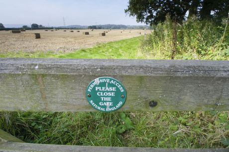 Please Close Gate Permissive Access Sign Editorial Stock Photo - Stock ...