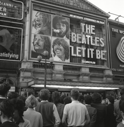 Crowds Beatle Fans Gather Outside London Editorial Stock Photo - Stock ...