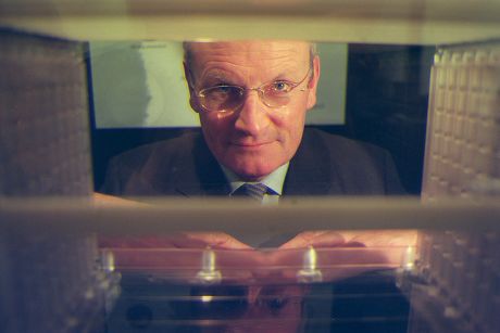 __COUNT__ SIR WILLIAM CASTELL, CHIEF EXECUTIVE OF NYCOMED AMERSHAM PLC ...
