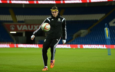 Gareth Bale Trains Pudsey Bear Ears Editorial Stock Photo - Stock Image ...