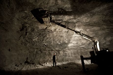9 Cave men work Stock Pictures, Editorial Images and Stock Photos ...