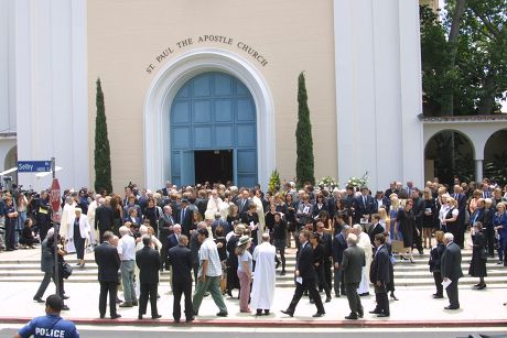 THE FUNERAL OF CARROL O'CONNOR, LOS ANGELES, AMERICA - 26 JUN 2001 ...